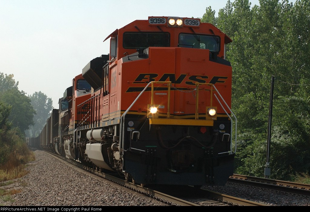 BNSF 9396 leads a northbound empty hopper train